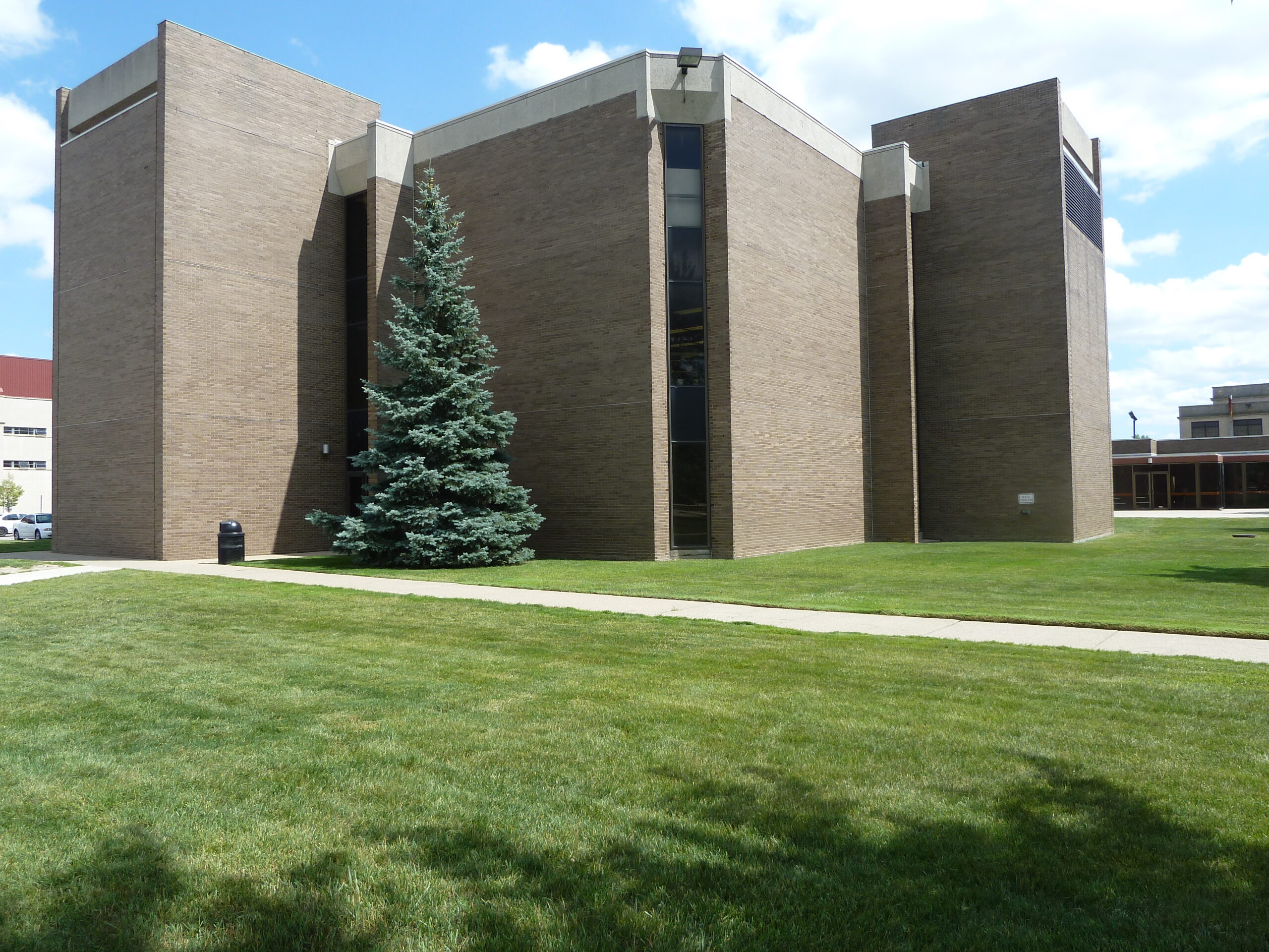 University of Detroit Ford Life Sciences Building – Michigan Modern